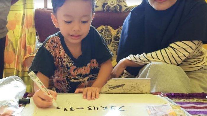 Viral Bocah Kelas 1 SD di Pelosok Sumsel Bisa Hitung Hingga Miliaran ...