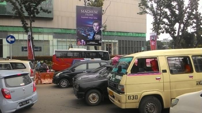 Macet Parah, Hindari Jalan Menuju PS Mall dan Palembang Icon ...