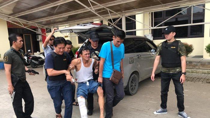 Tekab 134 Polrestabes Palembang Tembak Pemilik Senjata Api Rakitan ...