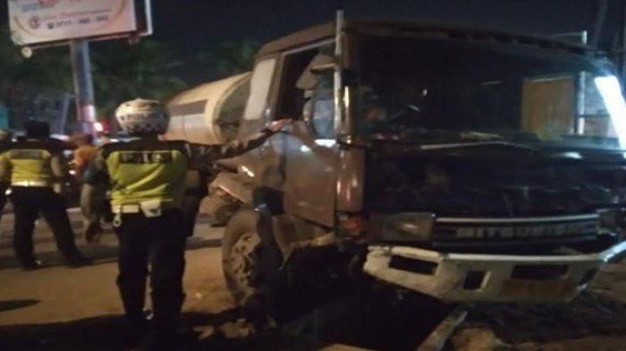 BREAKING NEWS, Truk Tabrak 2 Mobil dan Satu Motor di Jalan Basuki Rahmat Palembang ...