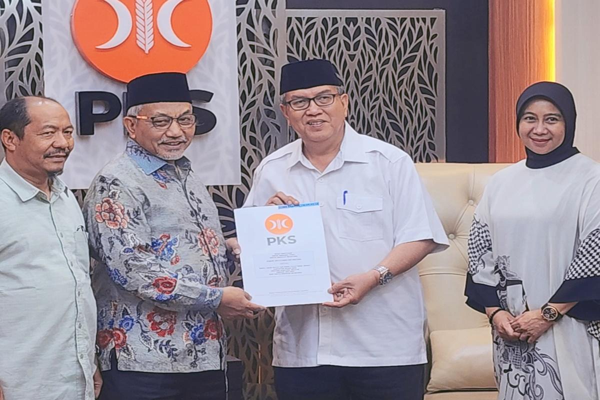 PKS Serahkan SK Dukungan ke Ahmad Rizali-Shinta Paramitha Sari, Maju di Pilkada Muara Enim 2024 ...
