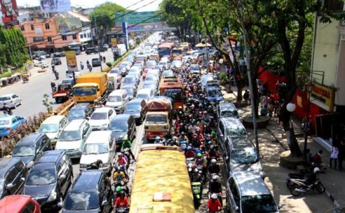 Foto: Macet di Bundaran Air Mancur Palembang - Tribunsumsel.com