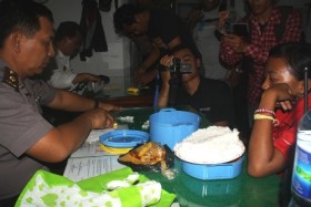Pil Dextro Disembunyikan dalam Nasi dan Sayur - Surya.co.id