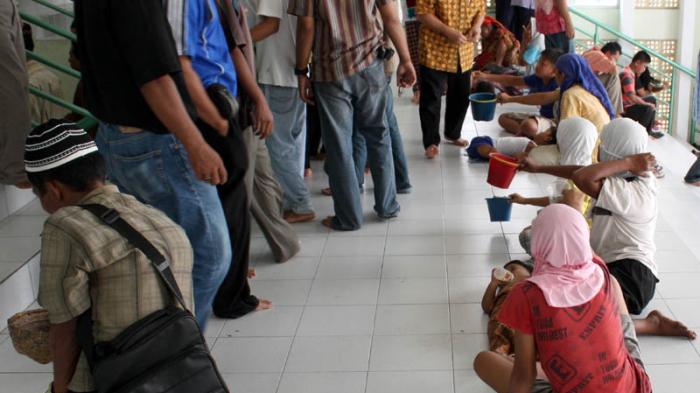 Pengemis Menjelajah Sampai Malaysia - Surya.co.id