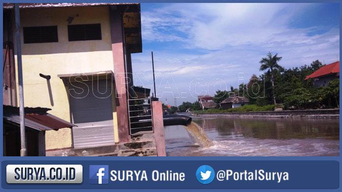 Banyak Sampah yang Sumbat Gorong-gorong, Pemicu Genangan Air di Sidoarjo? - Surya.co.id