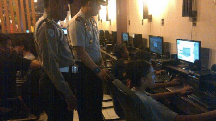 Cegah Kasus Penyimpangan Seksual, Polisi Sisir Warnet dan Game Online - Surya.co.id