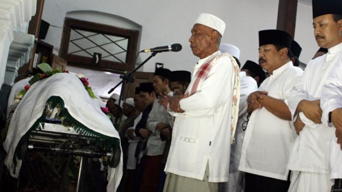 Menpera dan Mantan Menag Takziah ke Ponpes Lirboyo Kediri - Surya.co.id