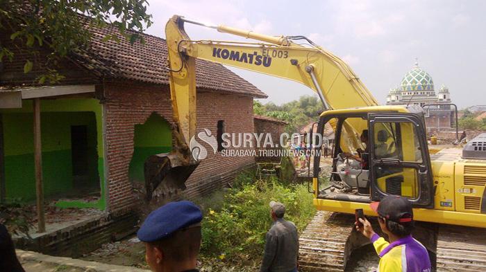 Video Viral Di Sumut Istri Pertama Mengamuk Dan Robohkan Rumah Istri