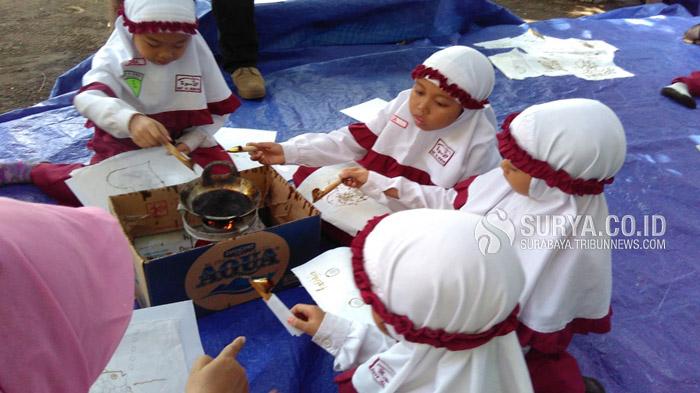 Latih Motorik Halus, Siswa SD Ini Diajak Pegang Canting dan Bikin Batik ...