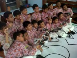 SD Muhammadiyah 4 Pucang Juara Lomba Robot Internasional - Surya.co.id
