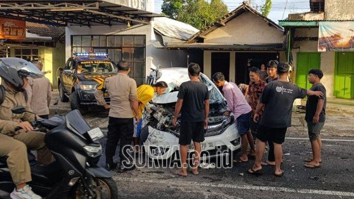 KRONOLOGI Kecelakaan Lalu Lintas Mobil vs Truk di Kanigoro Jalur Blitar-Malang - Surya.co.id