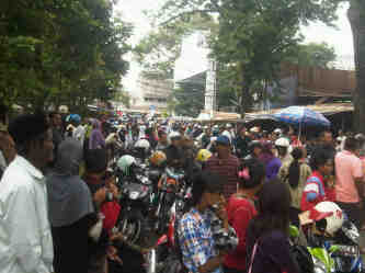 Simpatisan Pendukung Abah Anton Bikin Macet Kota Malang - Surya.co.id