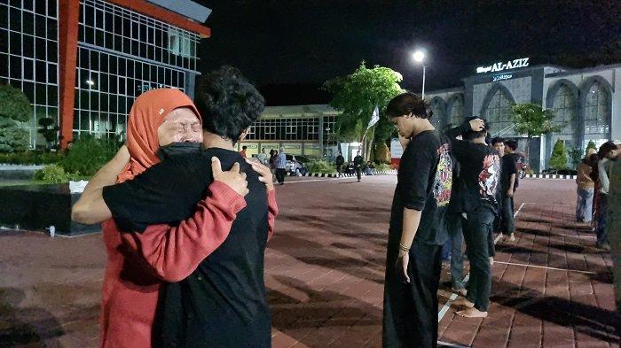 NASIB 26 Pesilat yang Konvoi dan Lempari Polisi di Gresik, Endingnya Mewek Minta Maaf ke Orang ...