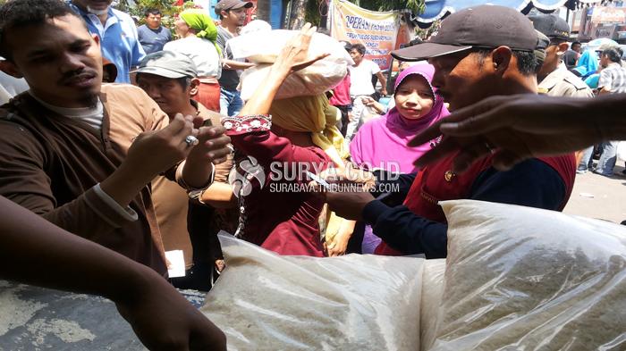 Ada Kupon Palsu Yang Beredar Saat OP Beras di Kota Malang - Surya.co.id