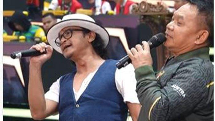 4 FAKTA Jenderal Dudung Duet Nyanyi Bareng Andy Rif Rocker Legendaris: Teman SMA, Ini Reaksi ...