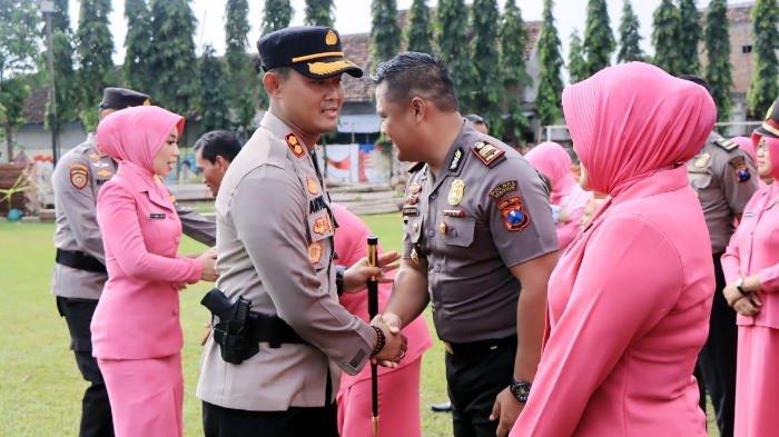 Awal Tahun 2023, Puluhan Personel Polres Madiun Terima Kenaikan Pangkat - Surya.co.id
