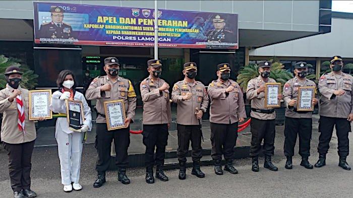 Tiga Bhabinkamtibmas dan 2 Pelajar Terima Penghargaan dari Kapolres ...