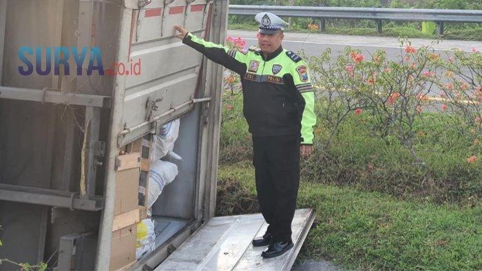 Kronologi Kecelakaan Mobil Box di Tol Jombang-Mojokerto, Tak Ada Korban Jiwa - Surya.co.id
