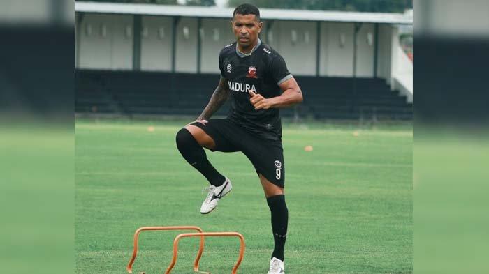 Dinilai Masih Cukup Layak, Madura United Resmi Perpanjang Kontrak ...