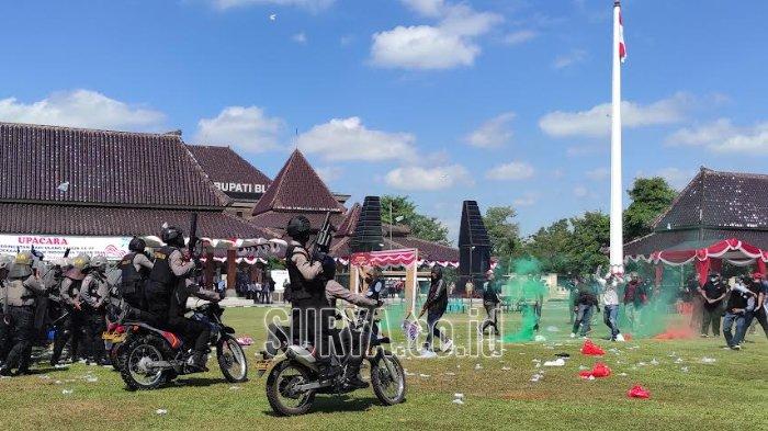 Gelar Simulasi Sispamkota, 3.008 Personil Diturunkan Amankan Pilkada Kabupaten Blitar 2024 ...