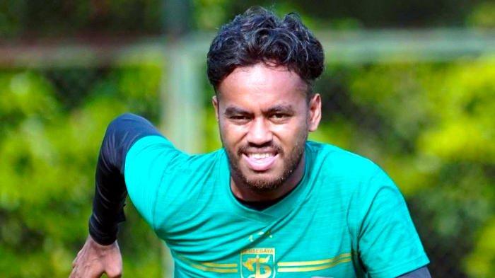 Rumor Alwi Slamat Gabung Persib Bandung, Manajer Persebaya Surabaya ...