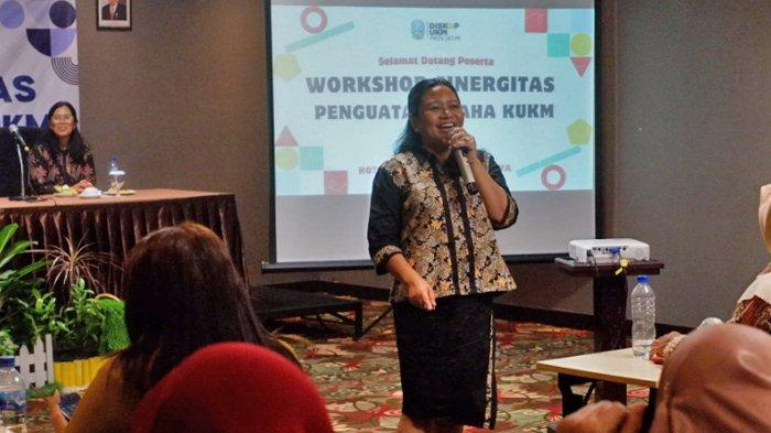 Diskop UKM Jatim Bareng Agatha Retnosasi Beri Pelatihan Seni Merangkai Sayur untuk Garnish ...