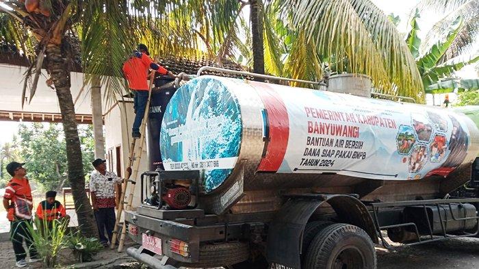 Antisipasi Kekeringan, Pemkab Banyuwangi Terus Distribusikan Air Bersih - Surya.co.id