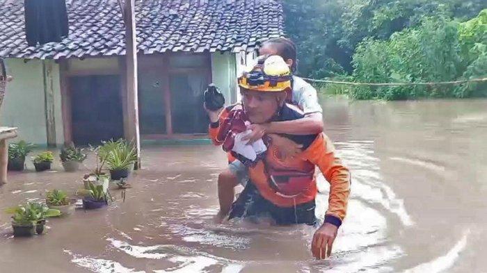 Hujan Deras Semalaman, Kecamatan Saradan dan Pilangkenceng Kabupaten ...