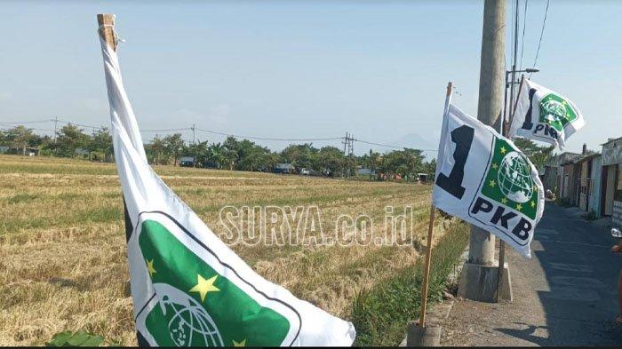 Ratusan Bendera PKB Berkibar Jelang Kedatangan AMIN di Pesantren Modern ...