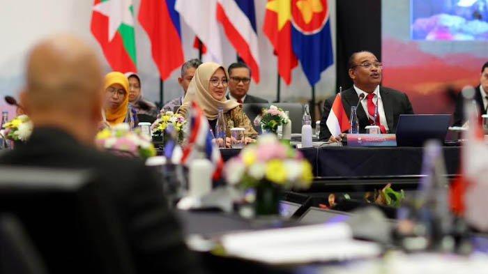 Diundang ASEAN Smart City Network, Bupati Ipuk Beber Program Smart ...