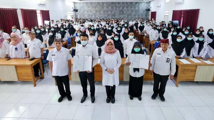 Serahkan SK PPPK Nakes, Bupati Ipuk Dorong Optimalisasi Layanan ... Serahkan SK PPPK Nakes, Bupati Ipuk Dorong Optimalisasi Layanan ...
