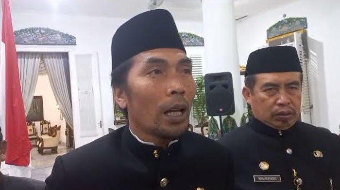Satu Bulan Jelang Masa Jabatan Berakhir, Bupati Kaji Mbing Mutasi Puluhan Pejabat di Pemkab ...