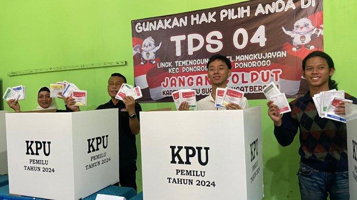 Coblos di TPS 04, Bupati Ponorogo Kang Giri Sempat Bingung Ukuran Besar ...