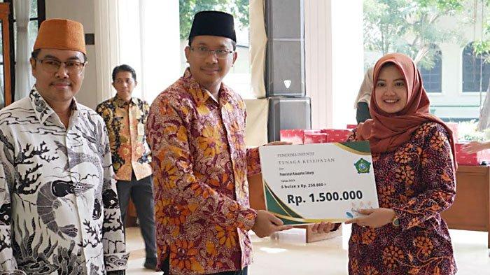 Pemkab Sidoarjo Gelontorkan Dana Rp 2,25 Miliar untuk Insentif Nakes dan Kader Posyandu - Surya ...