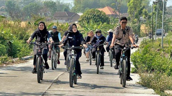 Kampanye Pilkada Mojokerto 2024, Ikfina Fahmawati-Gus Dulloh Naik ...