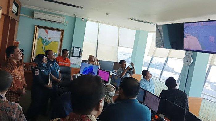 Endapan Lumpur dari Sungai Porong Akibatkan Pelayaran Selat Madura ...