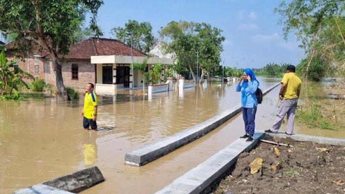 Setelah Balongpanggang, Banjir Luapan Kali Lamong Gresik Mulai Genangi Kecamatan Benjeng - Surya ...