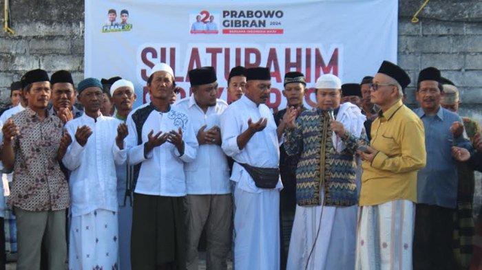 Kiai kampung dan Relawan Pemuda di Banyuwangi Deklarasi Dukungan ke Prabowo-Gibran di Pilpres ...