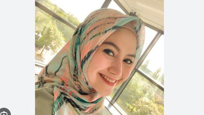 Demi Bisa Berhijab Seutuhnya, Pramugari Resign dan Pilih Jualan Sajadah ...