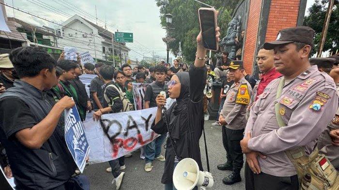 Demo Tolak Efisiensi , Mahasiswa Kediri Tegaskan Anggaran Pendidikan ...