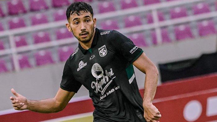 FAKTA George Brown Belum Bisa Tampil Bareng Persebaya, Aji Santoso ...