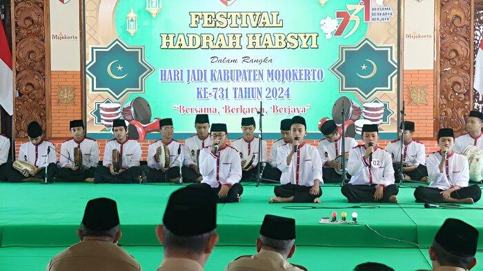 HUT Kabupaten Mojokerto ke-731, Bupati Ikfina Fahmawati Buka Festival Hadrah Habsyi - Surya.co.id
