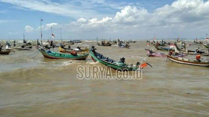 Update Kapal Nelayan Tuban Tenggelam, Dua ABK yang Dilaporkan Hilang Telah Ditemukan - Surya.co.id