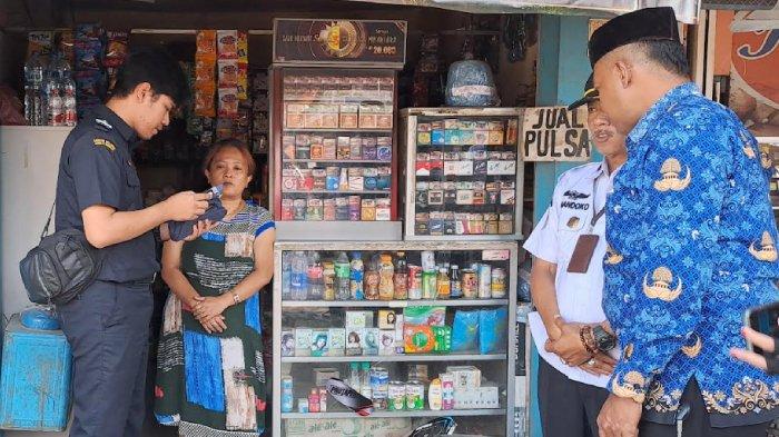 Gempur Rokok Ilegal Sobo Kampung Sasar Toko di Kecamatan Tumpang dan Poncokusumo Kabupaten ...