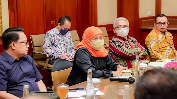 UMP Jatim 2023 Naik 7,8 Persen, Gubernur Khofifah: Kenaikan Sesuai Aturan Menaker - Surya.co.id