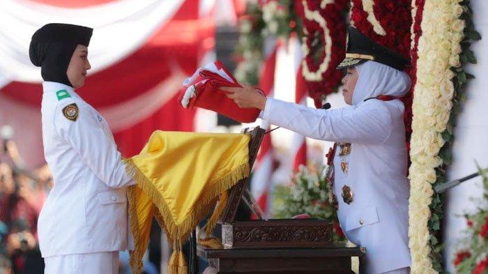 Berlangsung Meriah, Ini Pesan Gubernur Khofifah di Upacara HUT RI ke 78 - Surya.co.id