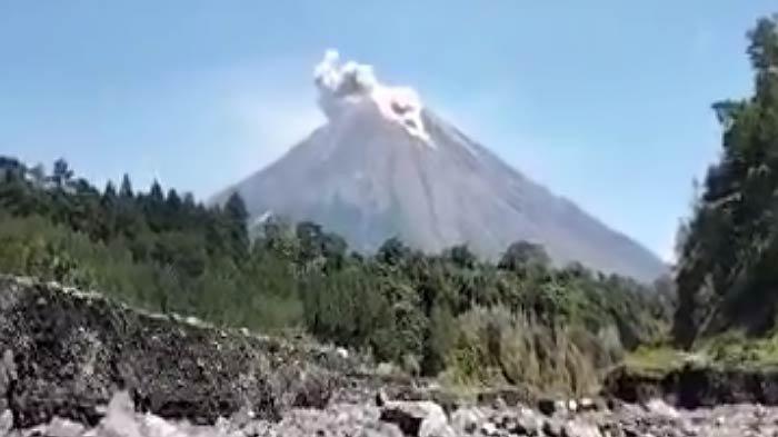 Gunung Semeru Erupsi Keluarkan Abu Vulkanik Setinggi 14 Ribu Kaki, Awan ... Gunung Semeru Erupsi Keluarkan Abu Vulkanik Setinggi 14 Ribu Kaki, Awan ...