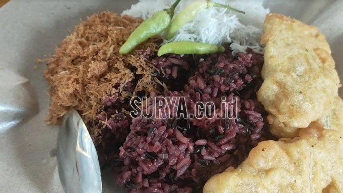 Sego Karak Gimbal Tempe Khas Gresik, Taburan Serundeng Bikin Rasanya ...
