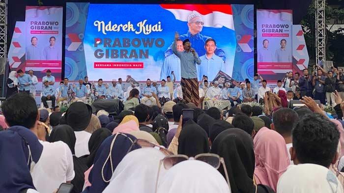 Gus Muhdlor Hadiri Deklarasi Nderek Kyai di Bumi Sholawat, Dukungan untuk Prabowo-Gibran - Surya ...