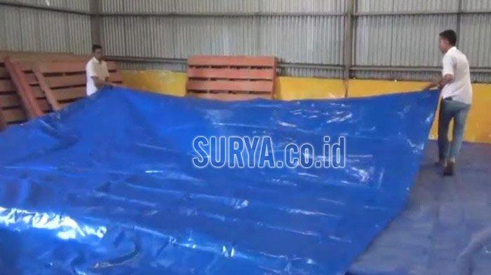 Musim Hujan, KPU Bangkalan Amankan 831.924 Lembar Surat Suara DPD dengan Terpal - Surya.co.id